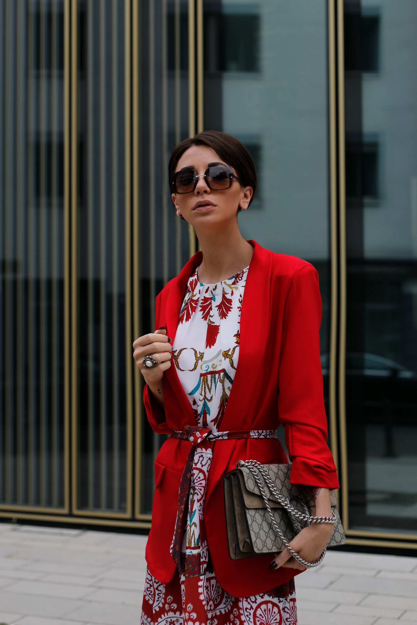 Outfit Sommerkleid Mit Blumenmuster Von Kala Fashion Berlin outfit-sommerkleid-mit-blumenmuster-von-kala-fashion-berlin